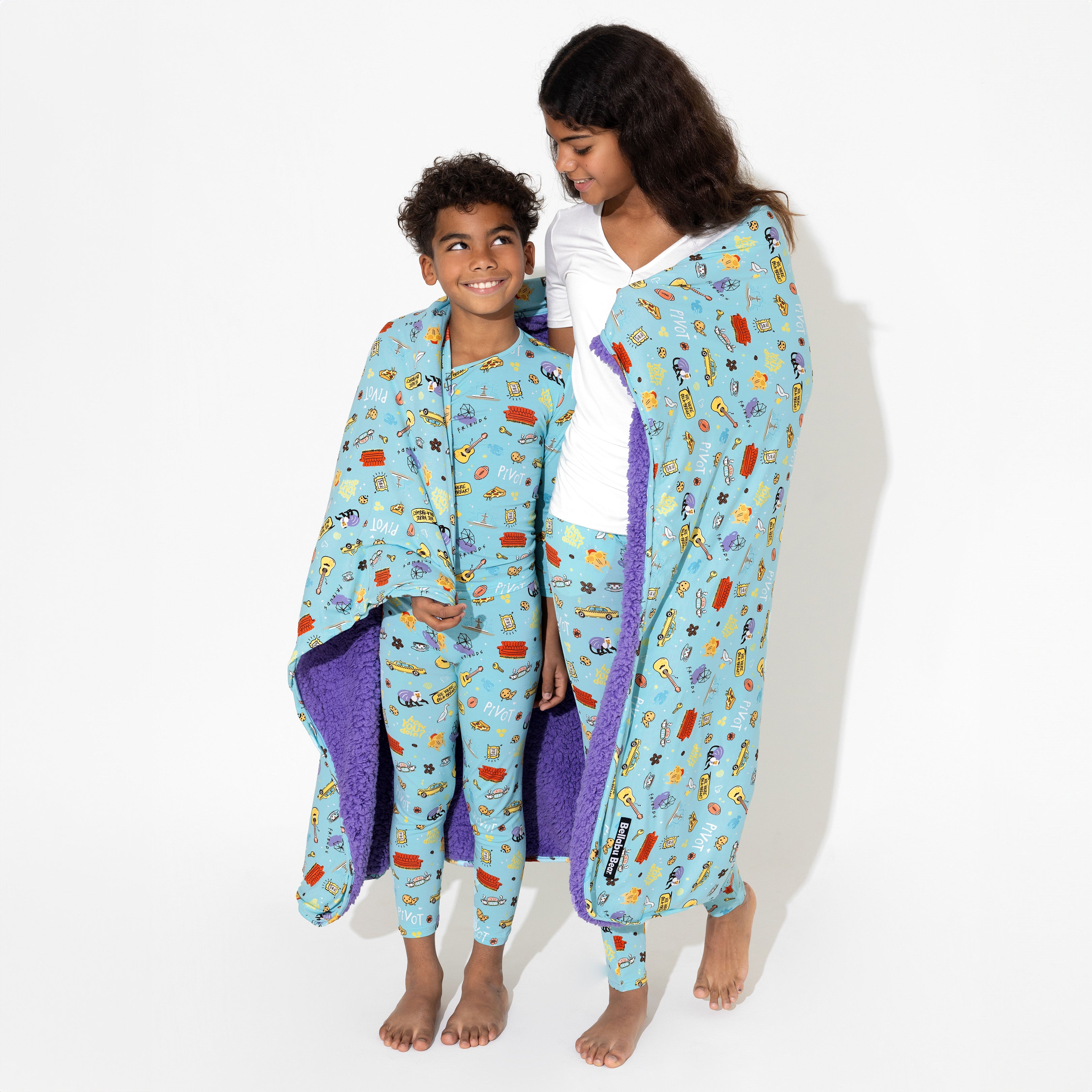 Central Perk FRIENDS Bamboo Sherpa Blanket: Cozy & Iconic Comfort ...